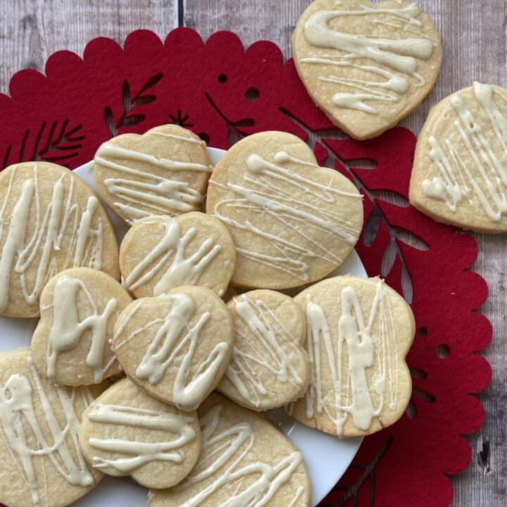 Easy Vanilla Shortbread Biscuits - Traditional Home Baking